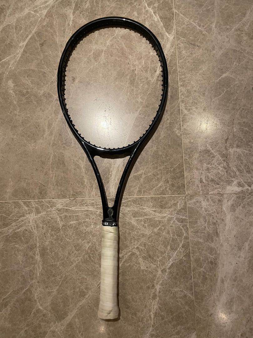 Wilson Pro Staff 97 315g v11, Sports Equipment, Sports & Games, Racket & Ball Sports on Carousell