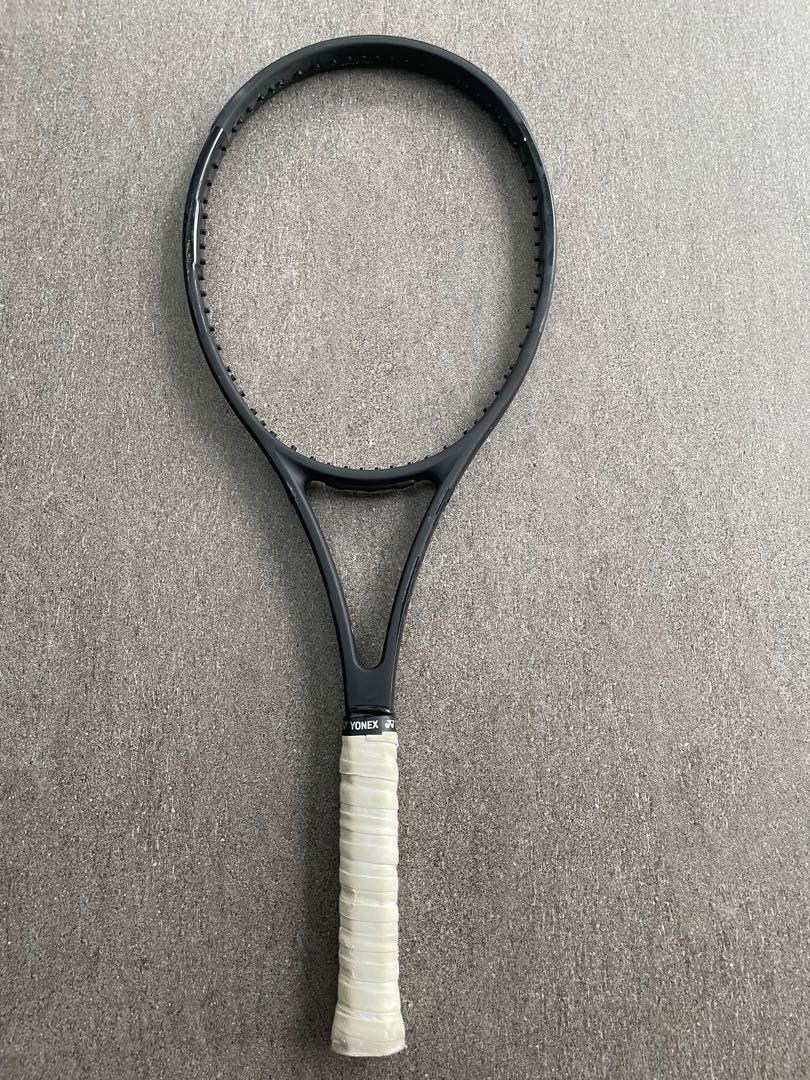 Wilson Pro Staff 97 315g V11, Sports Equipment, Sports & Games, Racket & Ball Sports on Carousell