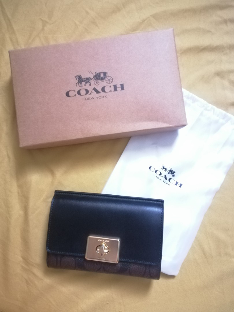 Coach turn lock medium wallet, Women's Fashion, Bags & Wallets, Wallets ...