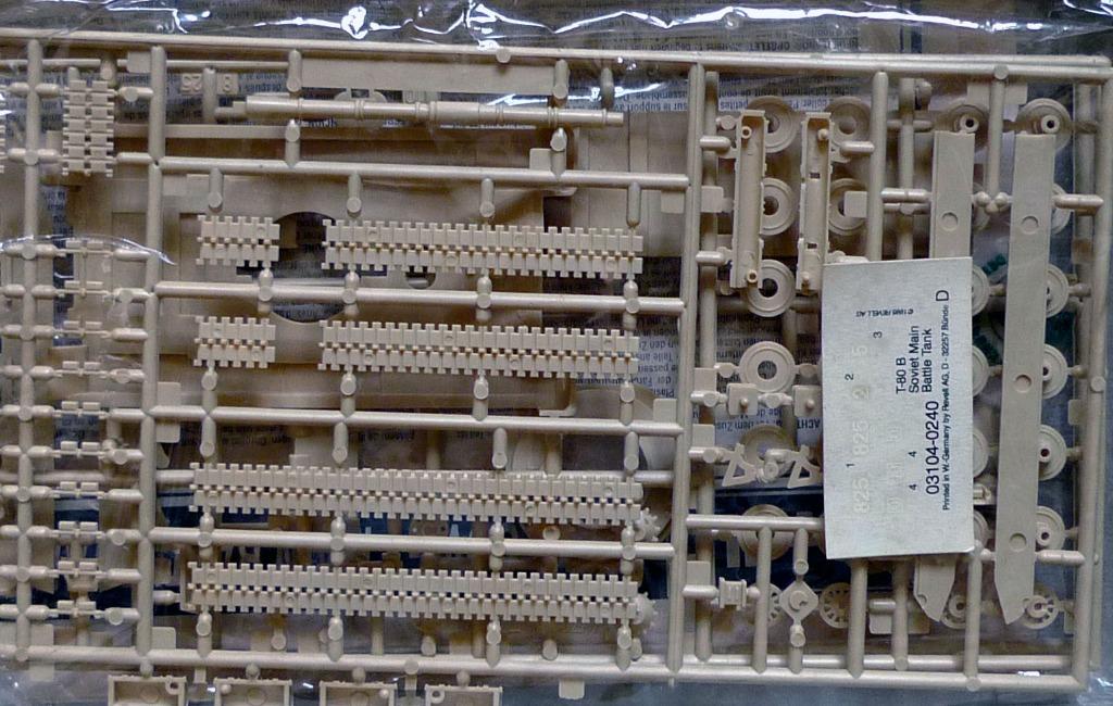 Revell 1/72 03104 Soviet Main Battle Tank T-80, 興趣及遊戲, 玩具 & 遊戲類 - Carousell