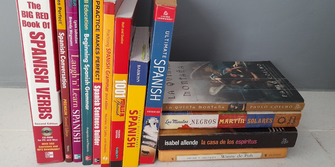 Spanish books. Winnie the pooh, los minutos negros, la casa de los ...