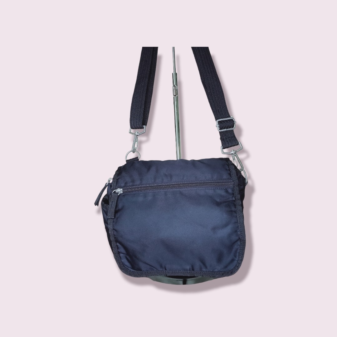 UNIQLO CROSSBODY BAG, Men's Fashion, Bags, Sling Bags on Carousell