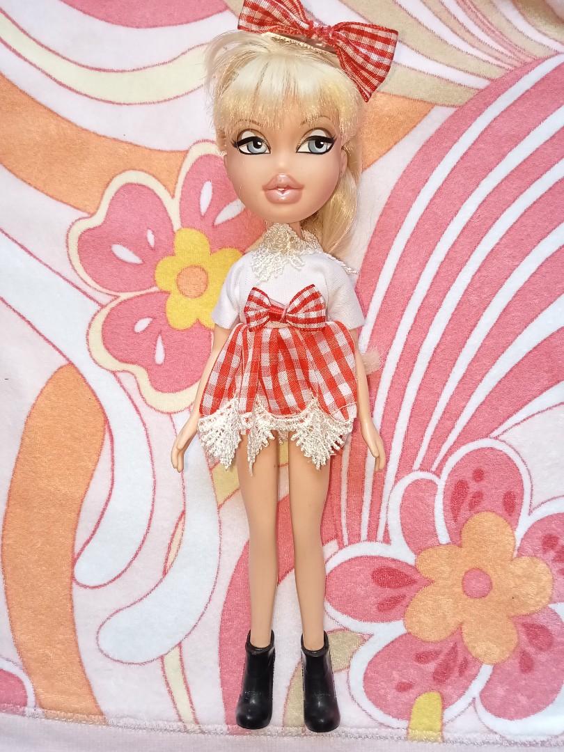 Bratz and moxie fs, Hobbies & Toys, Toys & Games on Carousell