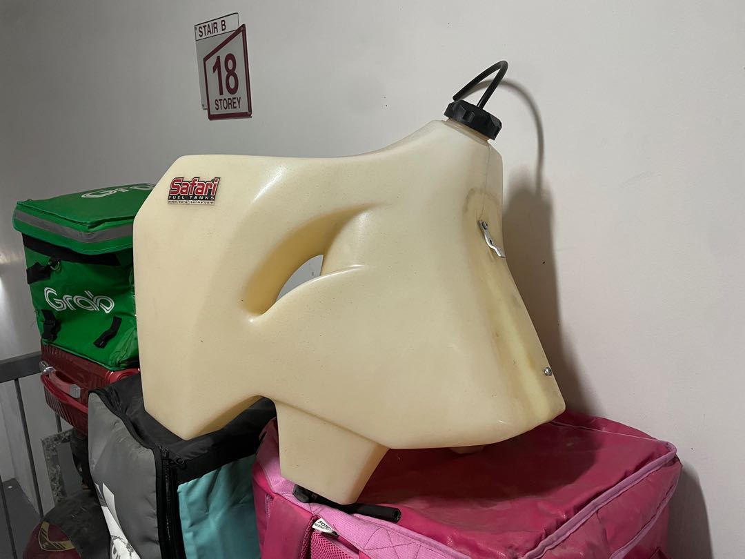 DRZ Safari Tank 28L, Motorcycles, Motorcycle Accessories on Carousell
