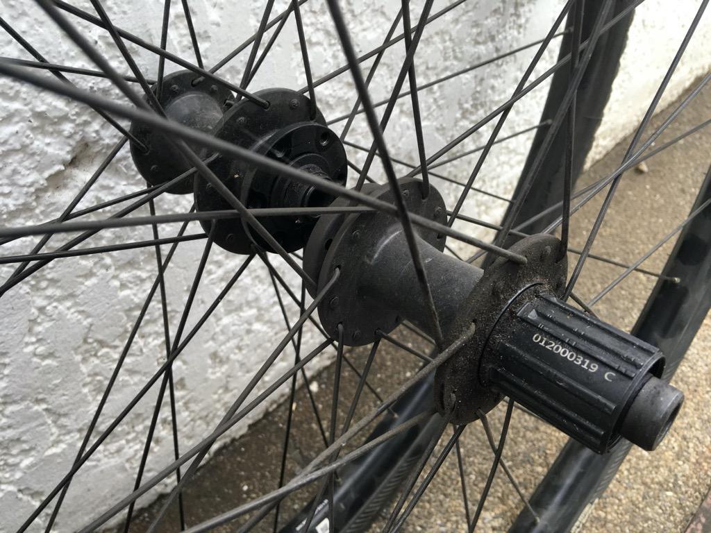 Giant SX2 Wheel Set 29" 700c with Cross Cut AT2 Tires (Tubeless Ready ...