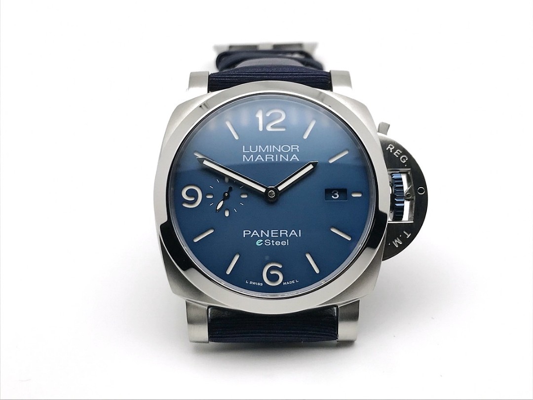 PAM 1313, Men's Fashion, Watches & Accessories, Watches on Carousell