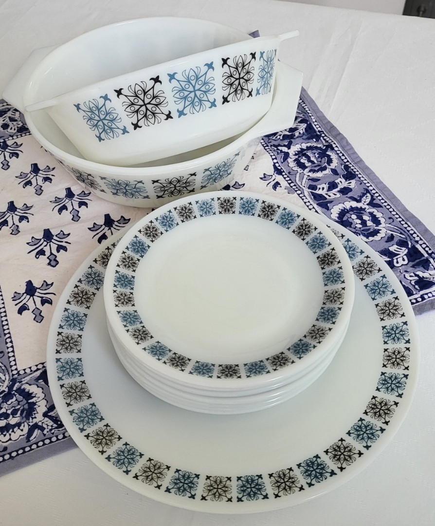Pyrex JAJ Chelsea Casserole Plates, Hobbies & Toys, Memorabilia ...