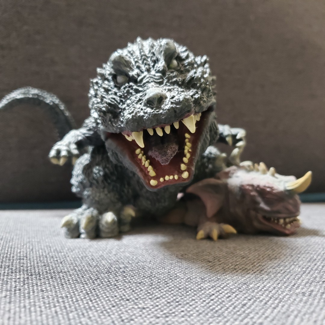 X-plus少限 哥斯拉2001 (GMK白眼版), 興趣及遊戲, 玩具 & 遊戲類 - Carousell