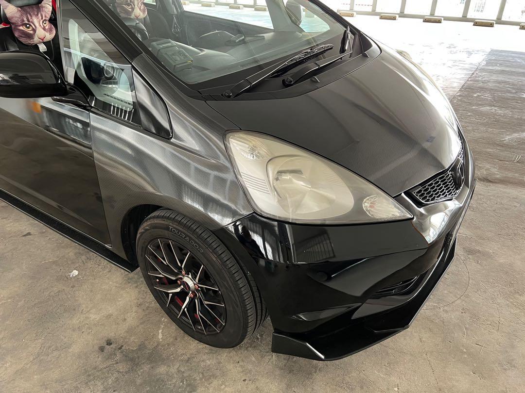 Glossy carbon vinyl wrap! Bonnet and fender wrap honda fit jazz, Car ...