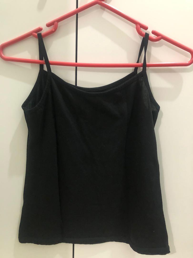 Tanktop hitam, Fesyen Wanita, Pakaian Wanita, Atasan di Carousell
