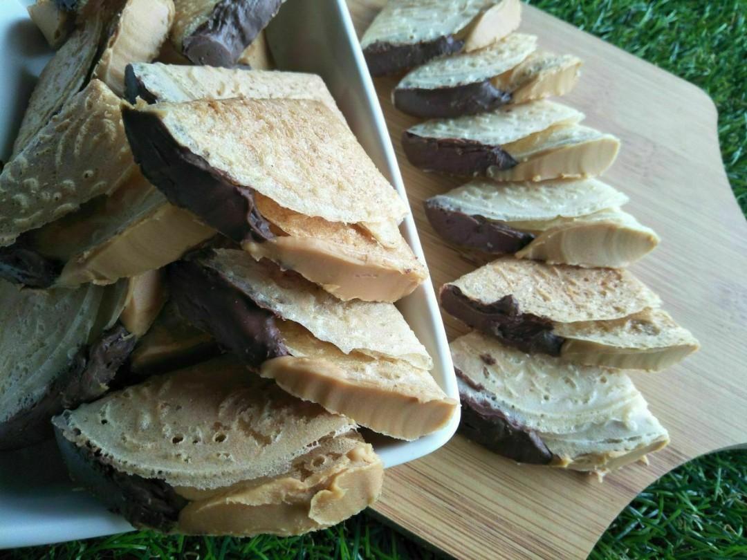 Kuih Kapit KG Foods, Food & Drinks, Packaged & Instant Food on Carousell