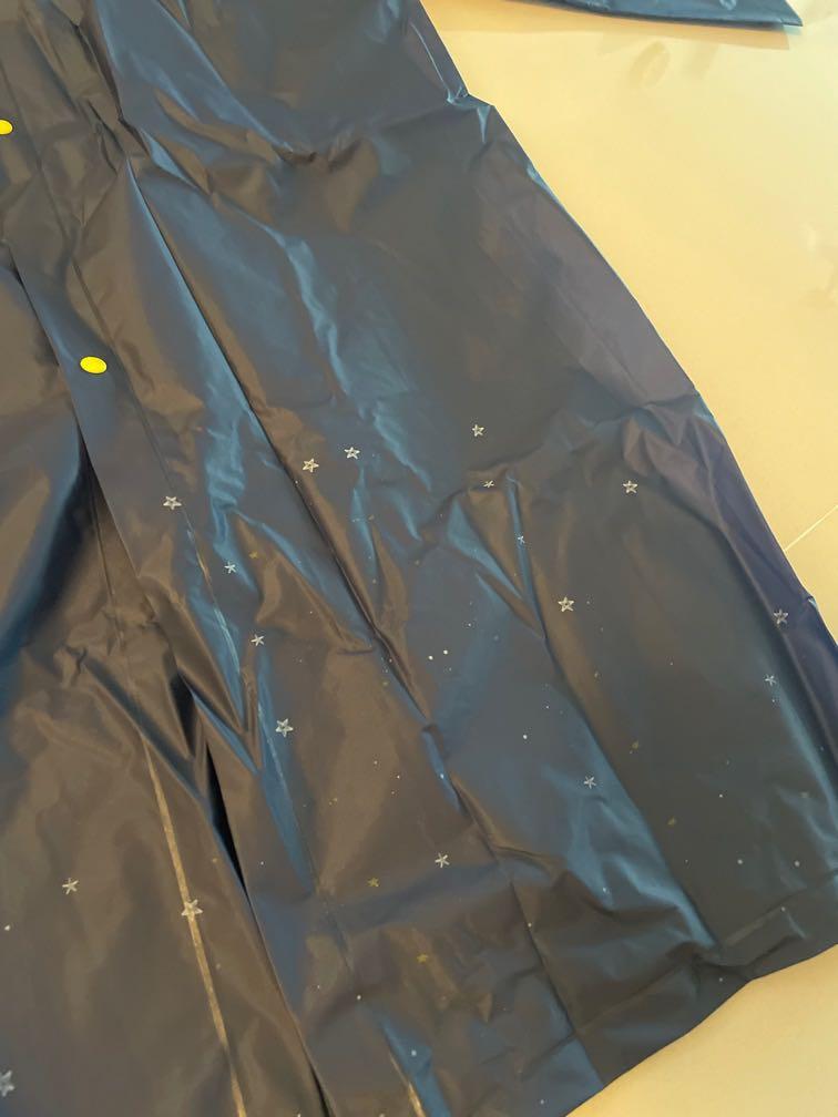 Men rain coat (used ), Men's Fashion, Activewear on Carousell