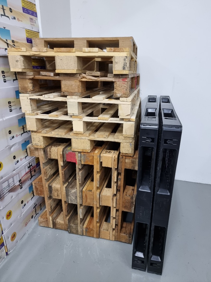 Pallet, Furniture & Home Living, Furniture, Shelves, Cabinets & Racks ...