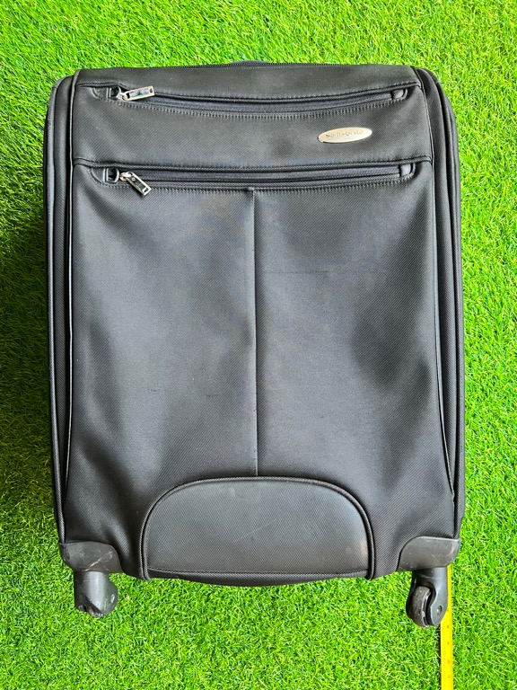 Samsonite Case 4 Wheel Spinner Expandable in Black, Hobbies & Toys ...