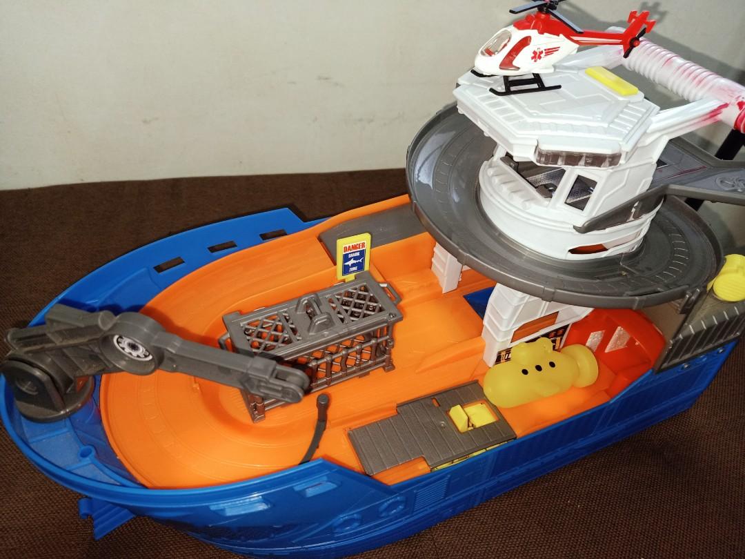Shark Attack Toy Boat, Hobbies & Toys, Toys & Games on Carousell