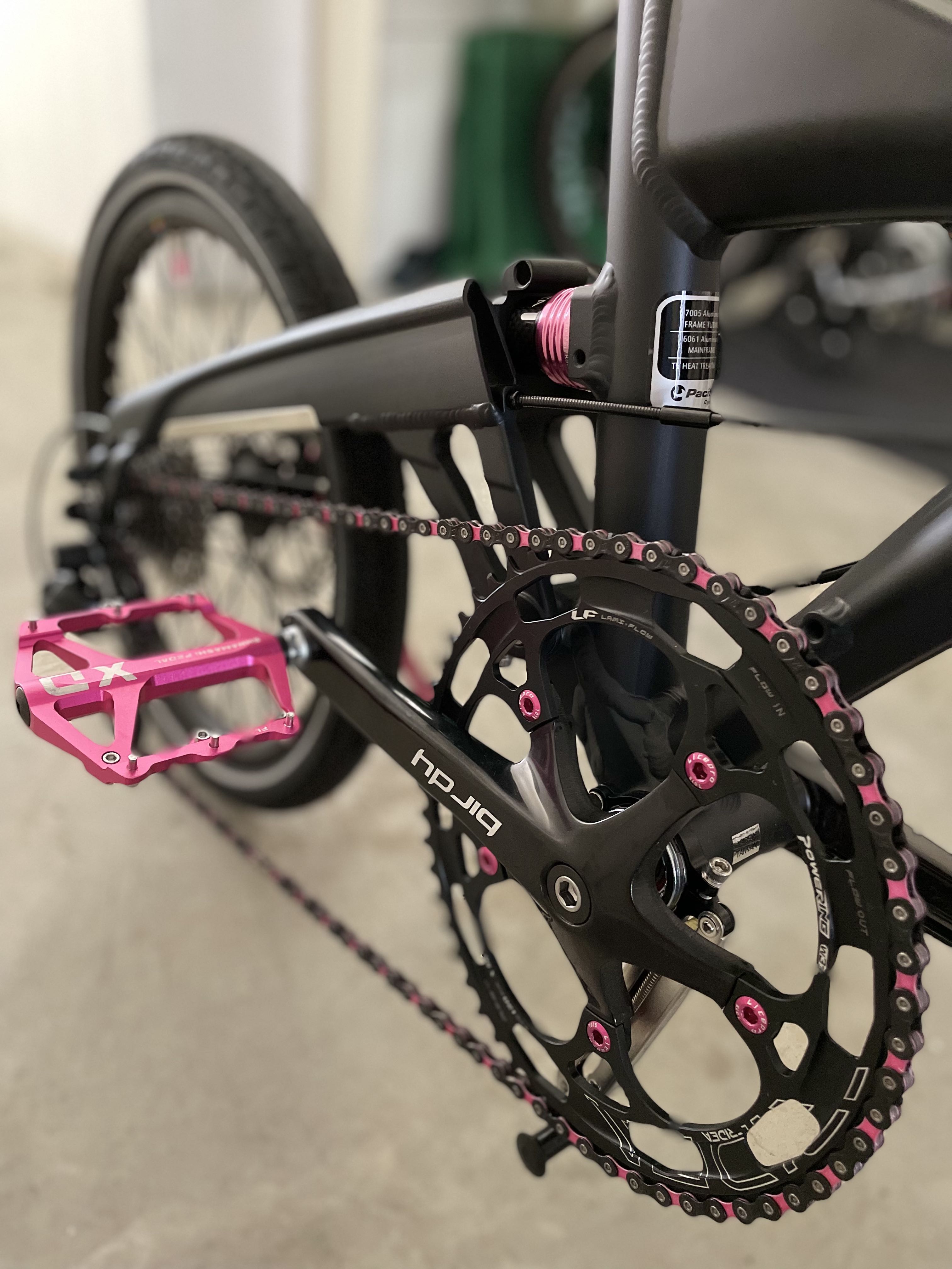 KMC 9 speed BK/PK chain, Sports Equipment, Bicycles & Parts, Parts ...