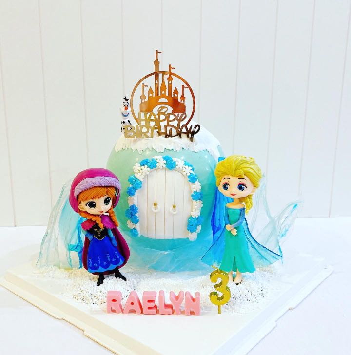 Frozen knock knock / pinata cake, Food & Drinks, Homemade Bakes on ...