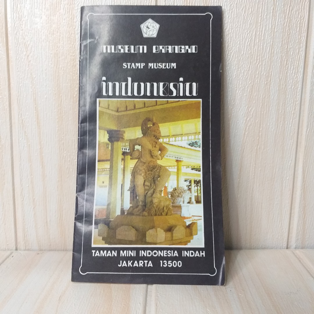 Guide book museum perangko, Antik, Filateli di Carousell