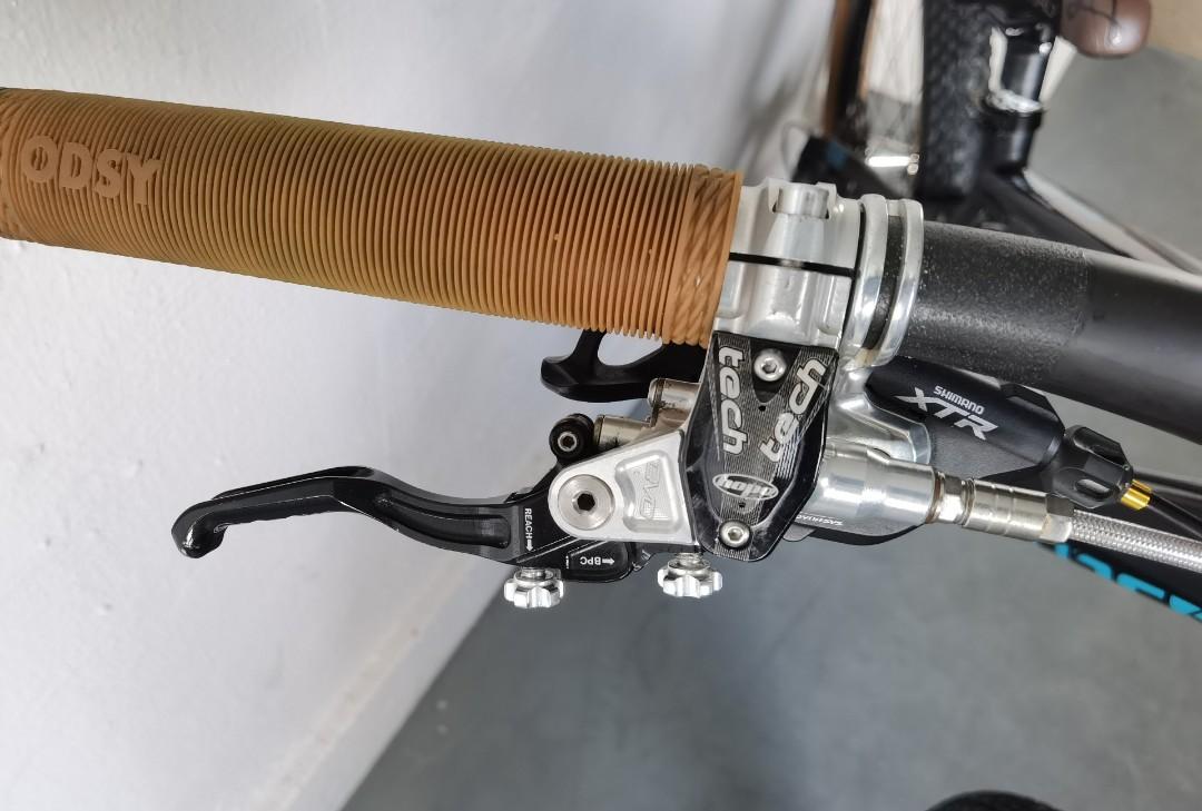 Hope tech evo X2 brake, Sports Equipment, Bicycles & Parts, Parts ...