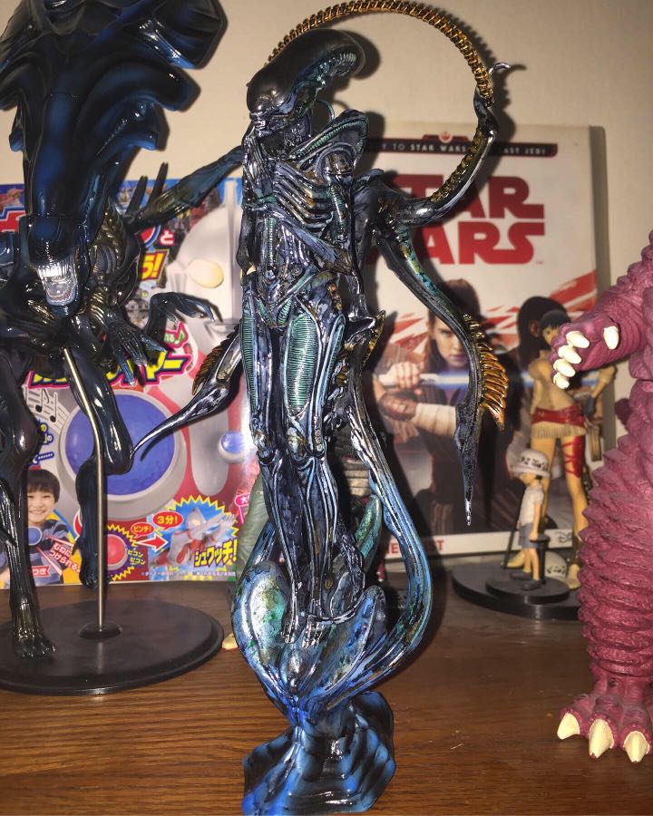 Juan Novelletto Praying Alien sculpture , Hobbies & Toys, Toys & Games ...