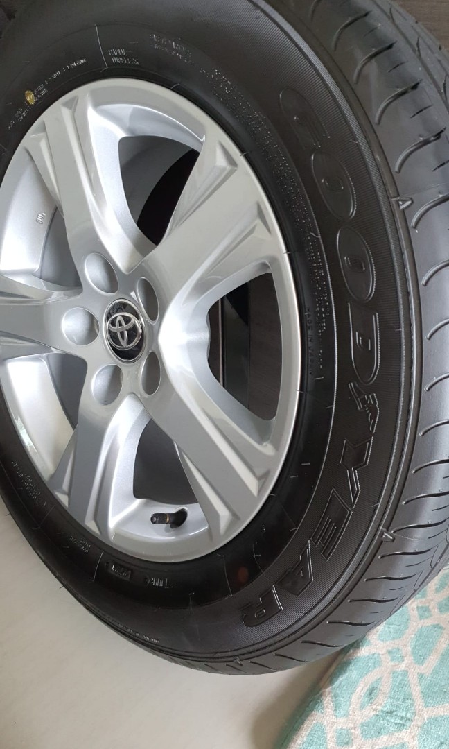 Toyota Alphard 16 inch original rim 5x114.3, Car Accessories, Tyres ...
