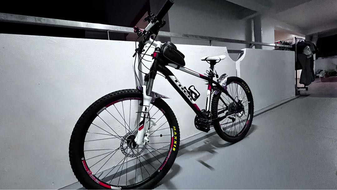 Trek 4900, Sports Equipment, Bicycles & Parts, Bicycles on Carousell