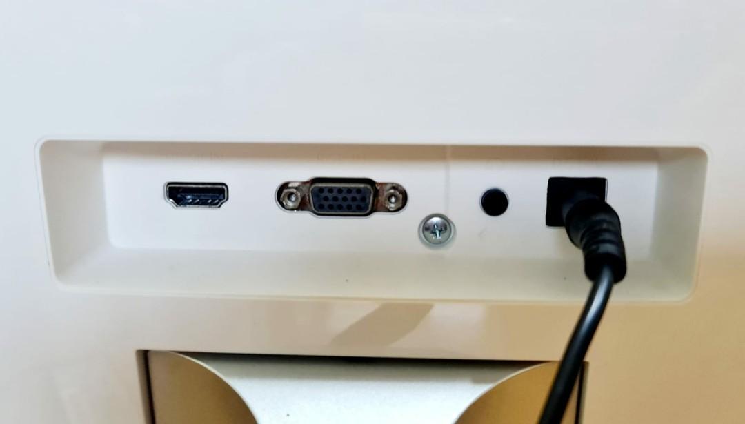 27" inch Samsung Curved Monitor. 1 HDMI input socket 1 VGA socket 1 ...