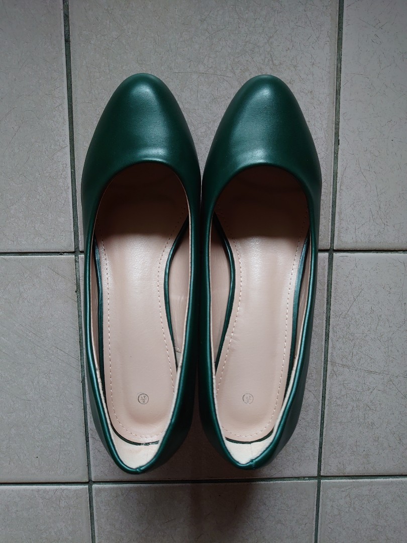 Beautiful Dark Green Heels, Women's Fashion, Footwear, Heels on Carousell