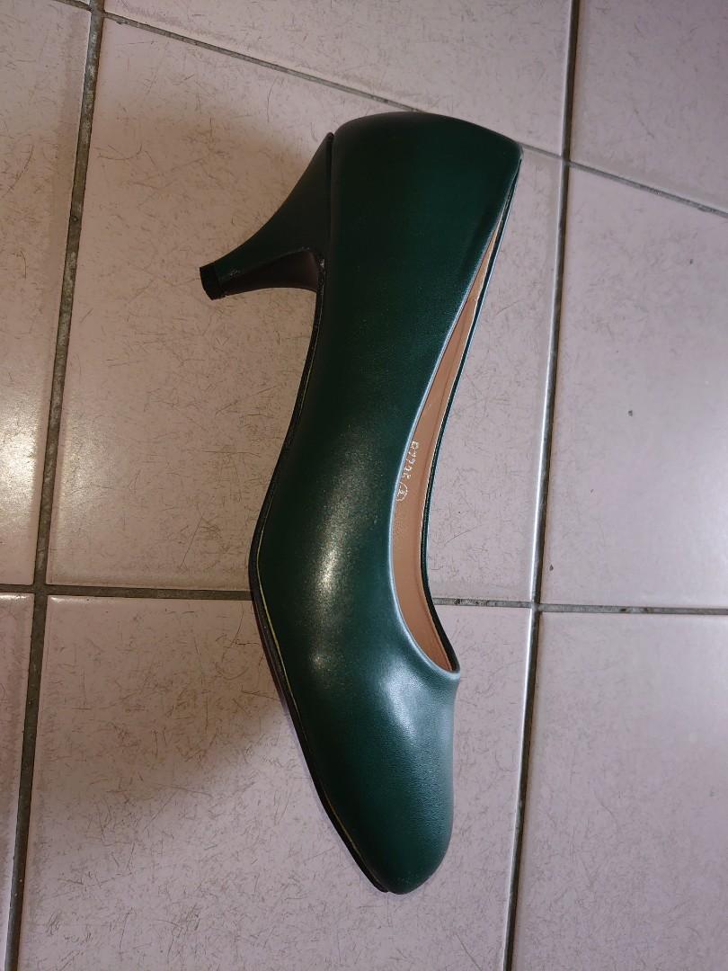 Beautiful Dark Green Heels, Women's Fashion, Footwear, Heels on Carousell