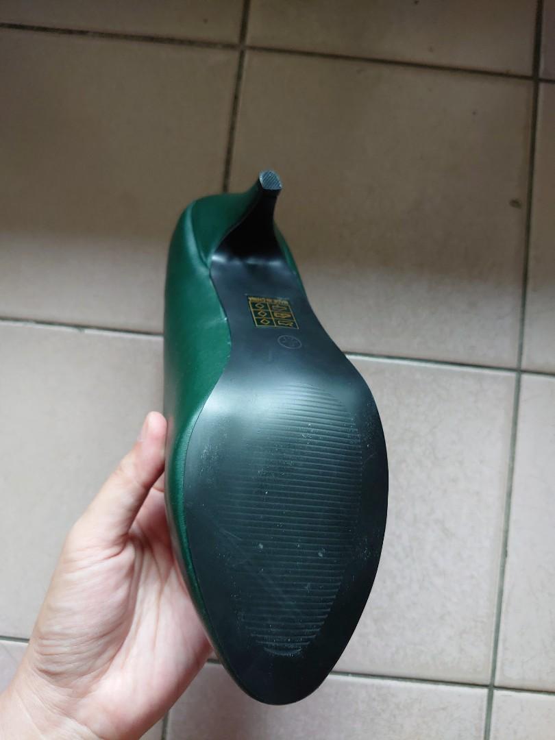 Beautiful Dark Green Heels, Women's Fashion, Footwear, Heels on Carousell