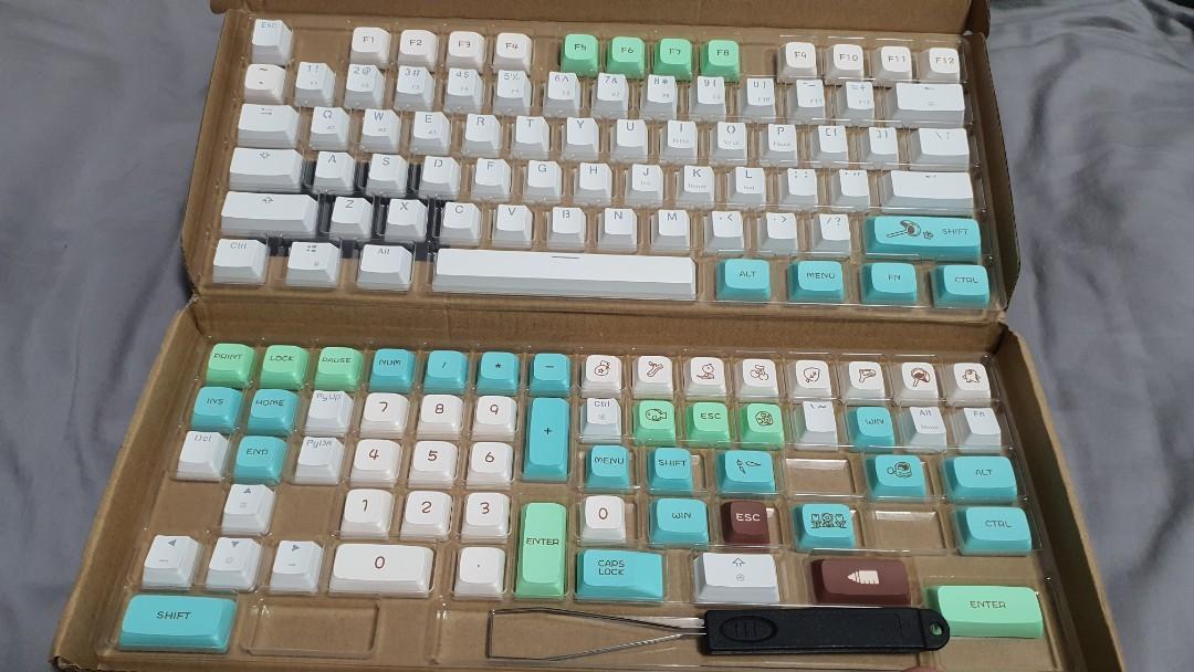 Custom 65% keyboard with animal crossing theme keycaps (aqua king ...