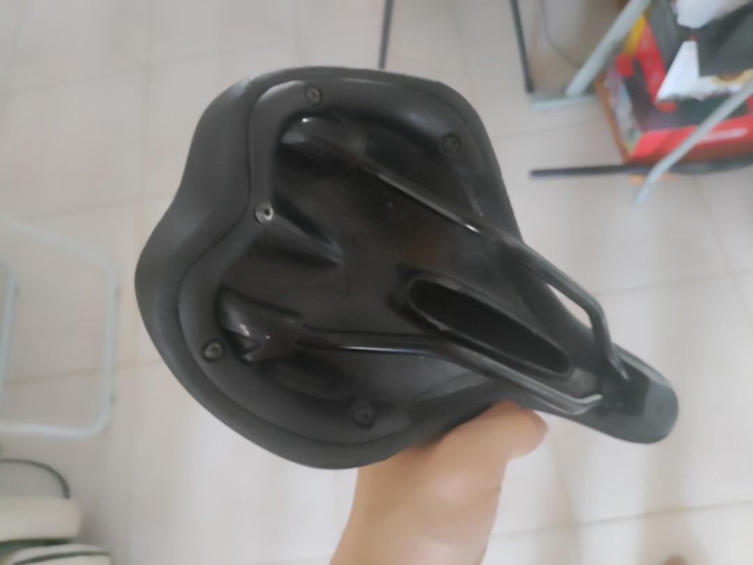 Entity void saddle, Sports Equipment, Bicycles & Parts, Parts & Accessories on Carousell