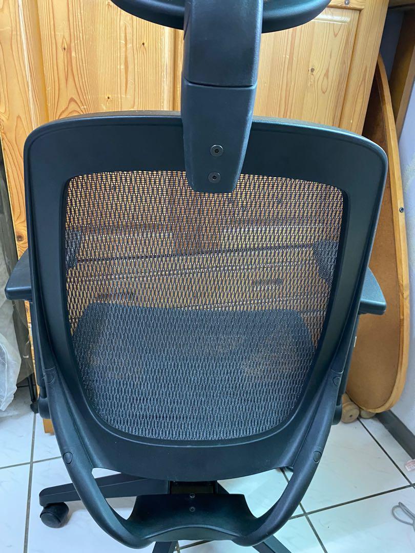 Bear™ 人體工學椅 BACKBONE 銀灰款, 家具及居家用品, 家具, 椅子在旋轉拍賣