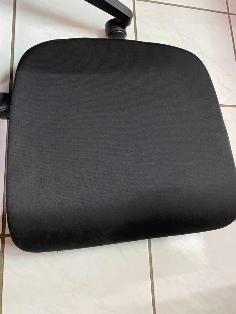 Bear™ 人體工學椅 BACKBONE 銀灰款, 家具及居家用品, 家具, 椅子在旋轉拍賣