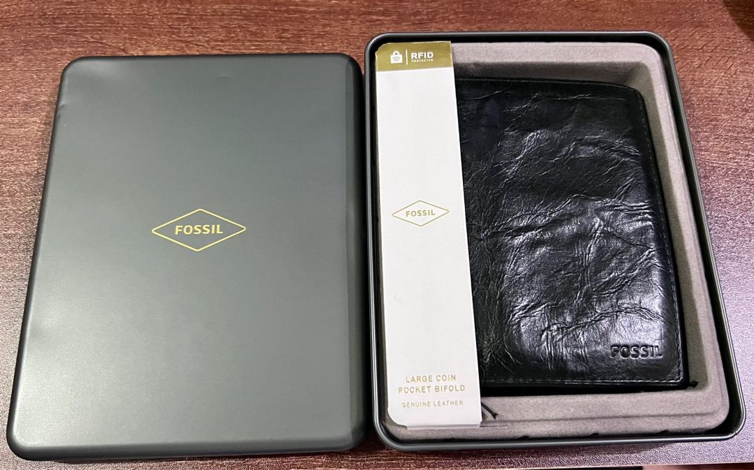 Fossil Mens Wallet, Luxury, Bags & Wallets on Carousell