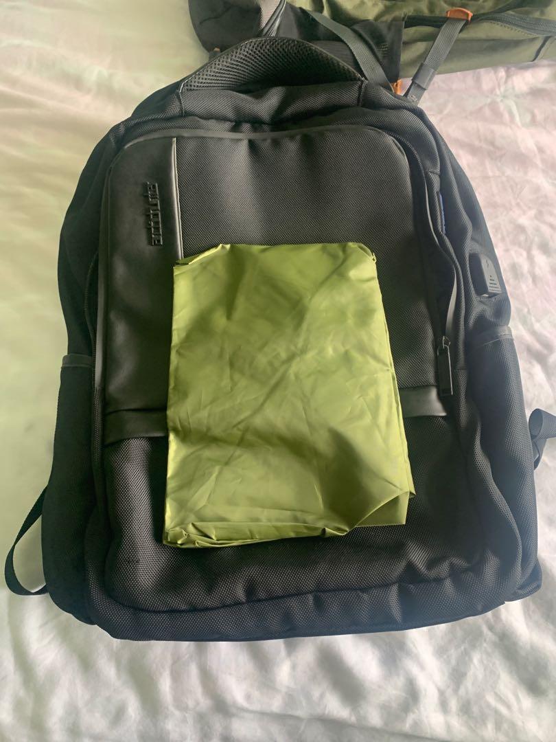 GREEN Decathlon QUECHUA & Artichunter Backpack ($20 for the green and ...