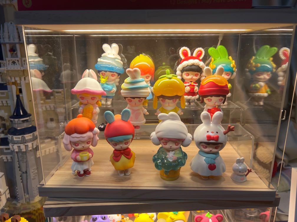 Popmart/ Pop Mart labubu/ bunny/Coco Bobo set with Display case ...