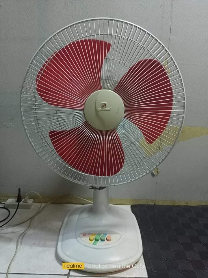 Standard Desk fan, Furniture & Home Living, Lighting & Fans, Fans on ...