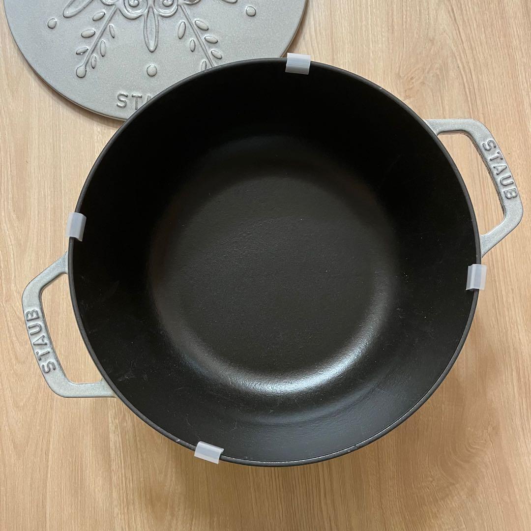 Staub Snowflake French Oven, Furniture & Home Living, Kitchenware ...