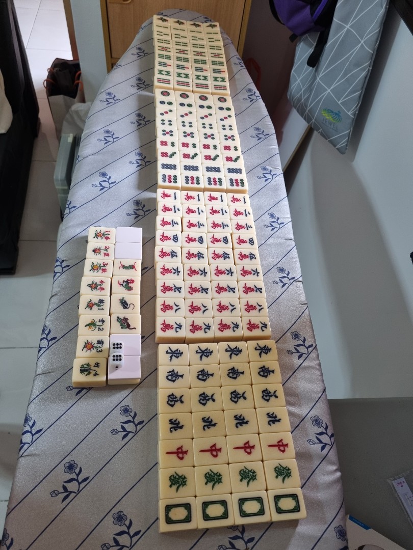 Used Mahjong set, Hobbies & Toys, Toys & Games on Carousell