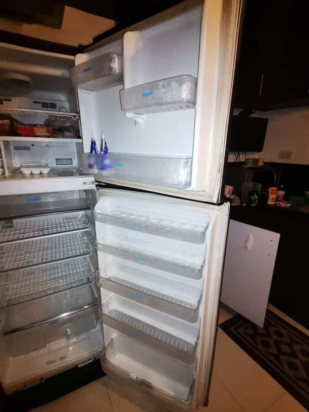 Whirlpool 2 door refrigerator, TV & Home Appliances, Other Home ...
