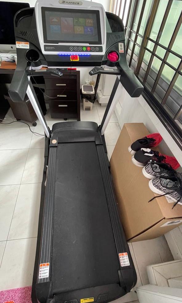 Yijian Treadmills Pro with smart screen, Sports Equipment, Exercise ...