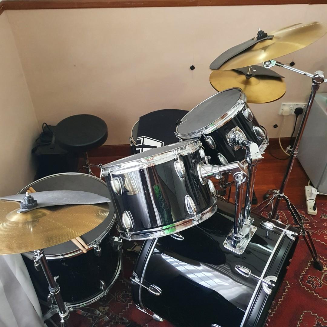 Bullet Groove Acoustic Drum Set, Hobbies & Toys, Music & Media, Musical ...