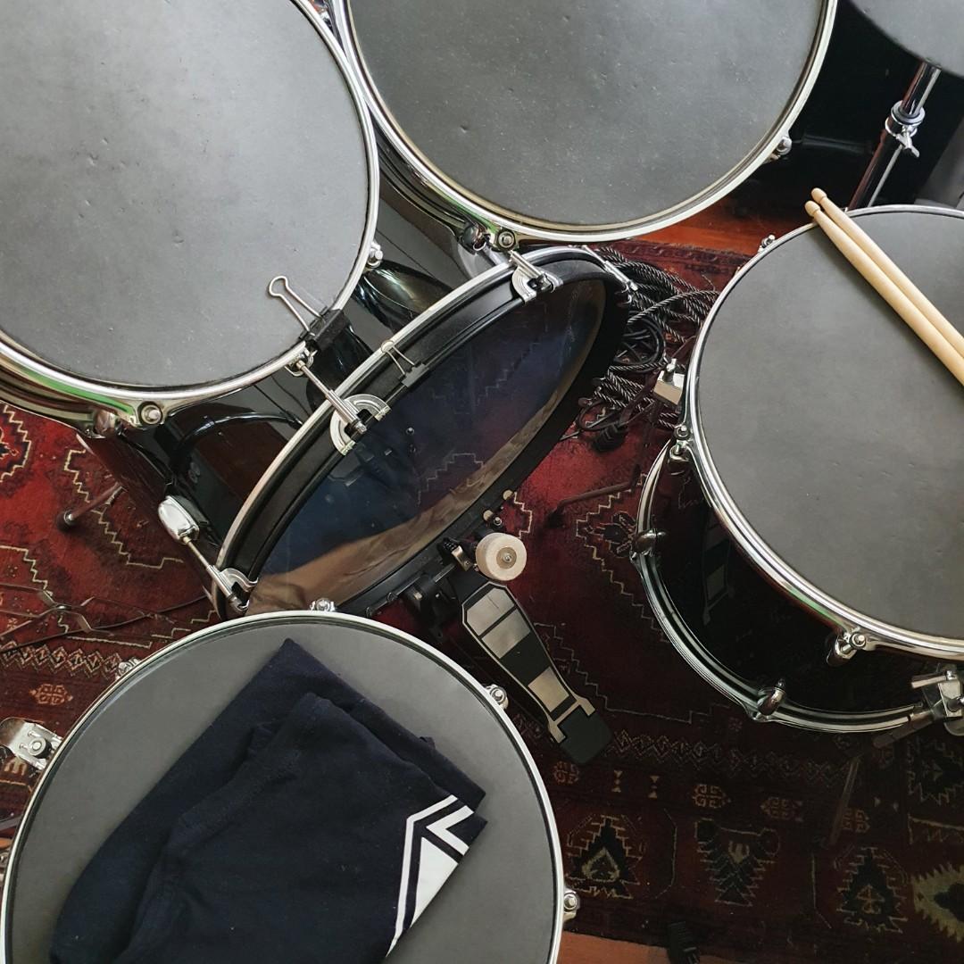 Bullet Groove Acoustic Drum Set, Hobbies & Toys, Music & Media, Musical ...