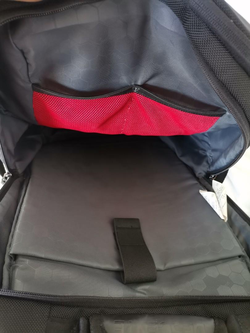 Descente Original Backpack Bag, Men's Fashion, Bags, Backpacks on Carousell