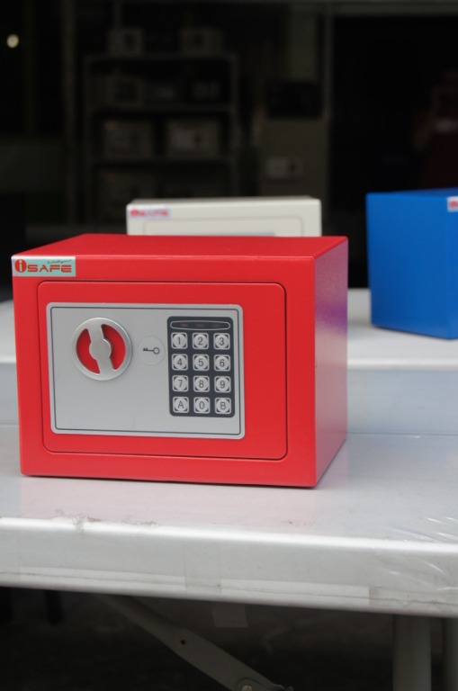 iSAFE iSF-10 Safe Electronic Digital Hotel Safety Vault, Furniture ...