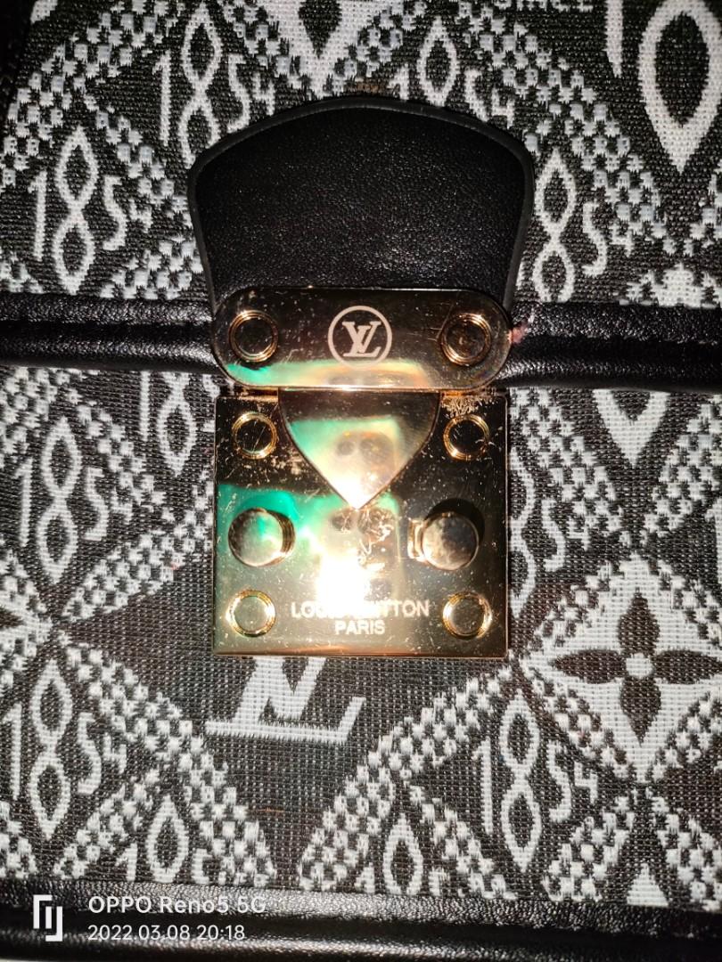 Louis Vuitton batik, Luxury, Bags & Wallets on Carousell