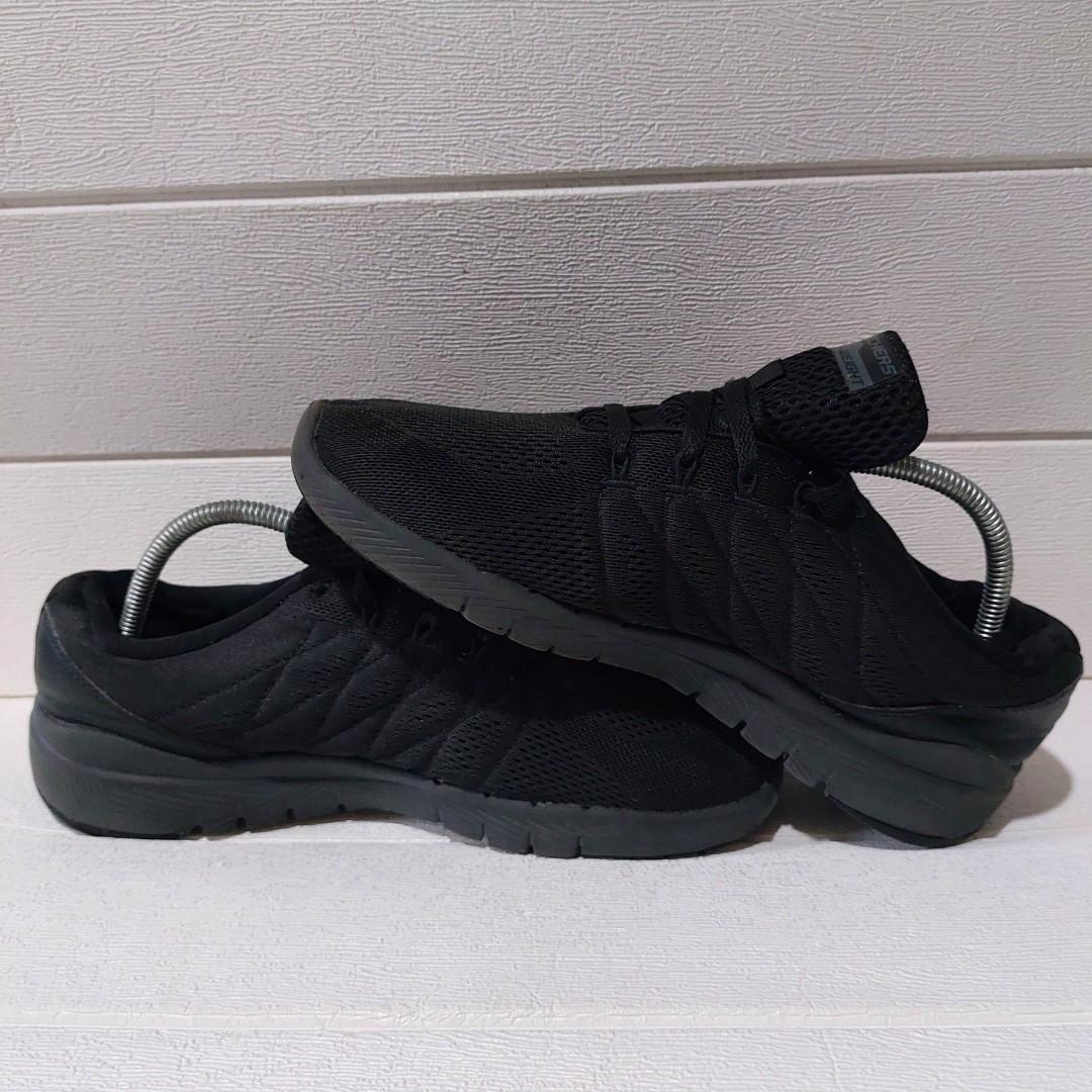 SKECHERS TRIPLE BLACK, Men's Fashion, Footwear, Sneakers on Carousell