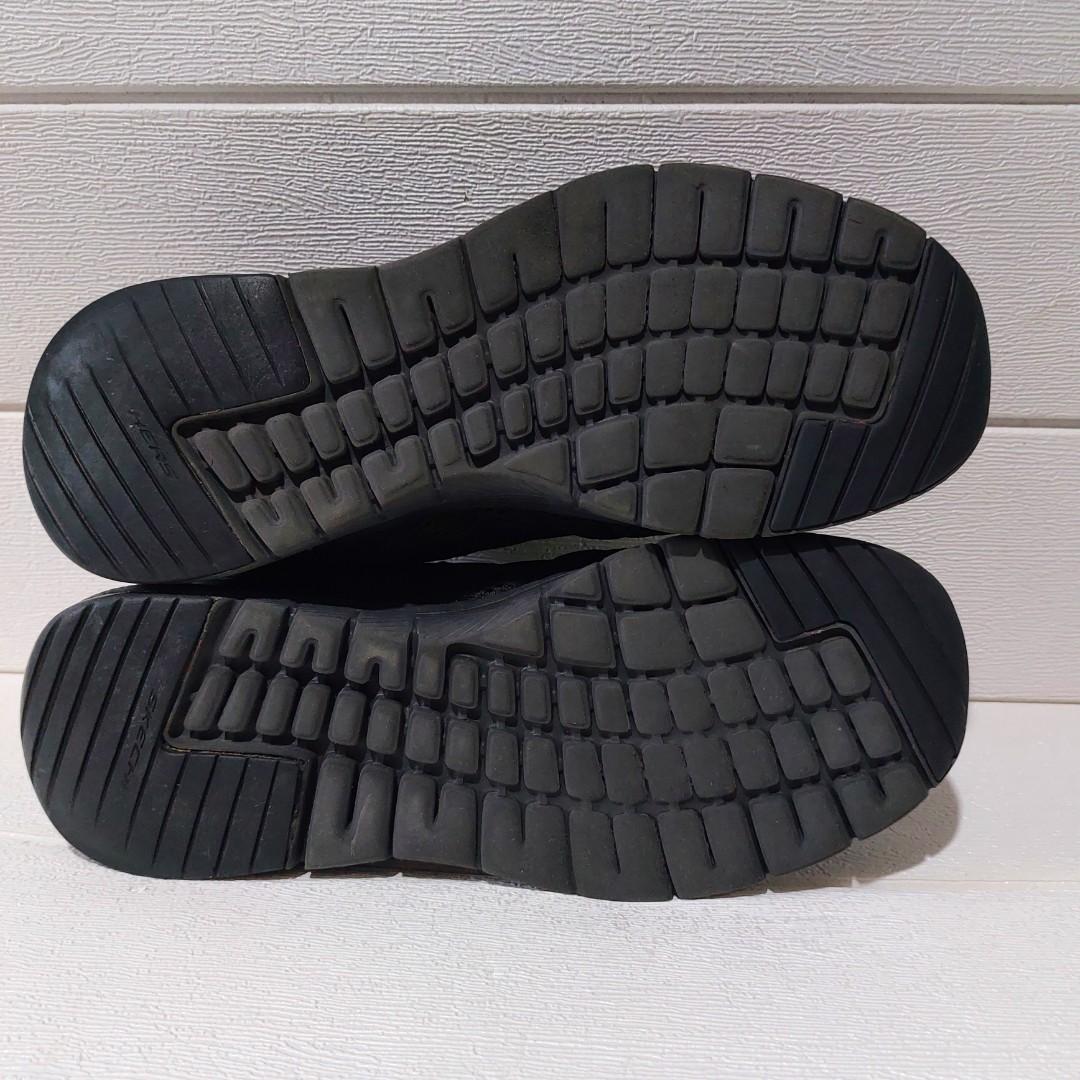 SKECHERS TRIPLE BLACK, Men's Fashion, Footwear, Sneakers on Carousell