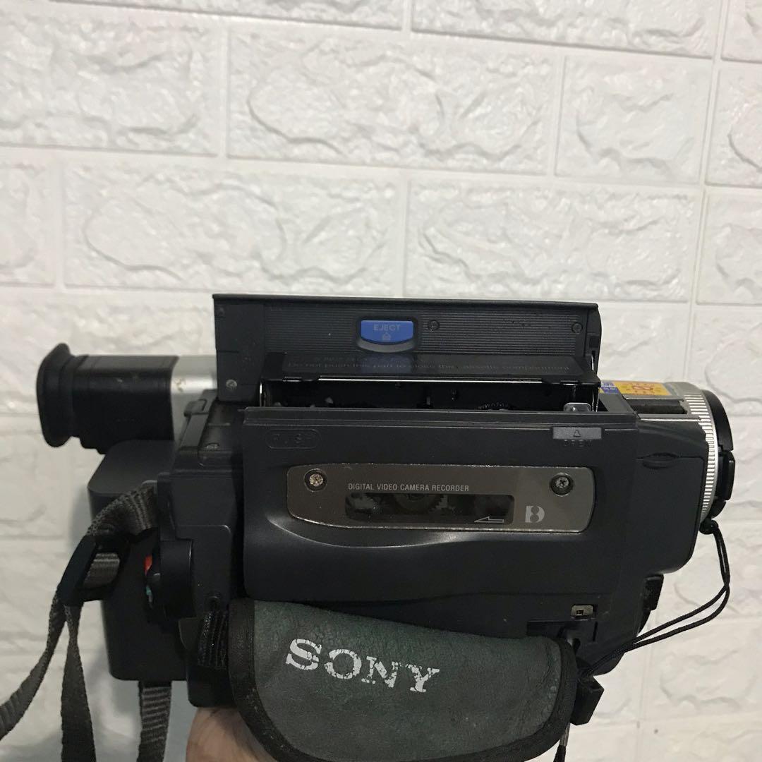 Sony Handycam DCR-TRV120 NTSC Digital 8, Photography, Video Cameras on Carousell